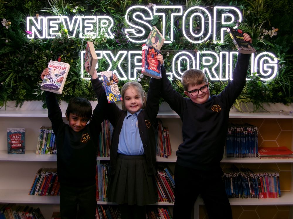 Worcester primary school youngsters celebrate their new book delivery ...