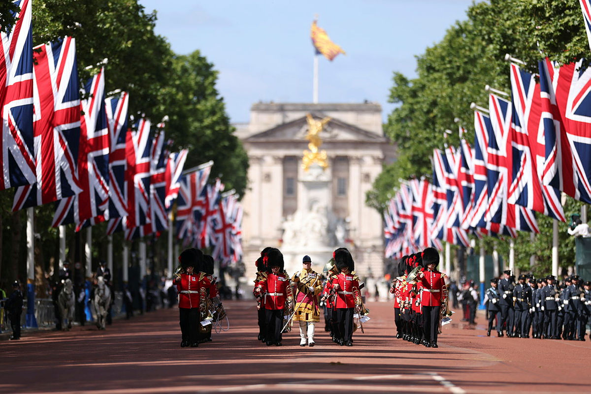 PICTURE SPECIAL: Britain at Its Best as Trooping the Colour Celebrates ...
